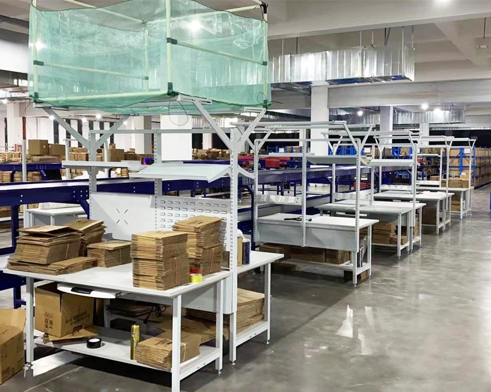 How Packing Workbenches Improve Warehouse Space Utilization